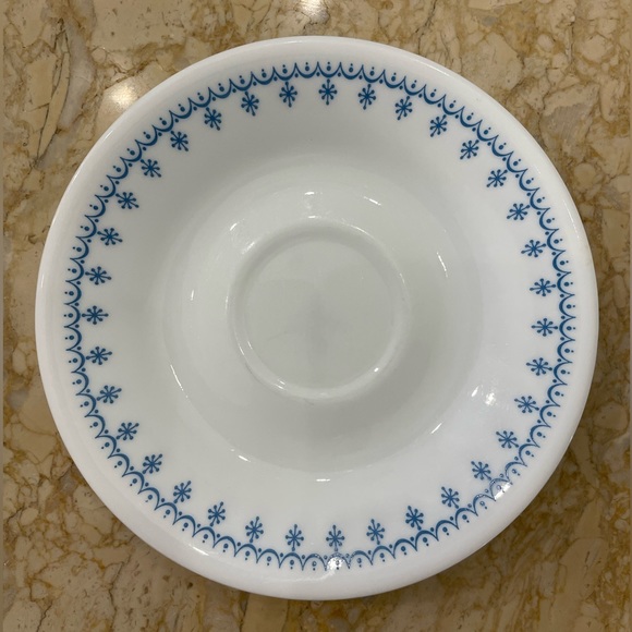 Corelle | Kitchen | 4 Vintage Corelle Livingware Snowflake Blue 6 4 ...